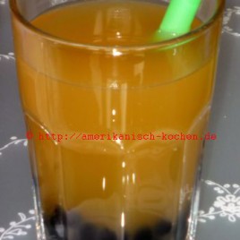 Bubble Tea mit Tapioka-Perlen (Pearl Milk Tea/ Bubble Tea with Tapioca Pearls) - amerikanisch ...