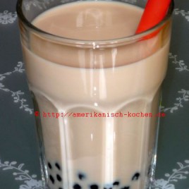 Bubble Tea mit Tapioka-Perlen (Pearl Milk Tea/ Bubble Tea with Tapioca Pearls) - amerikanisch ...