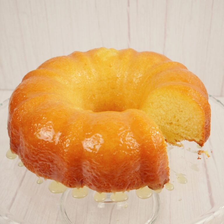 Kentucky Butter Cake - Saftiger Vanille-Buttermilch-Kuchen mit süßer ...